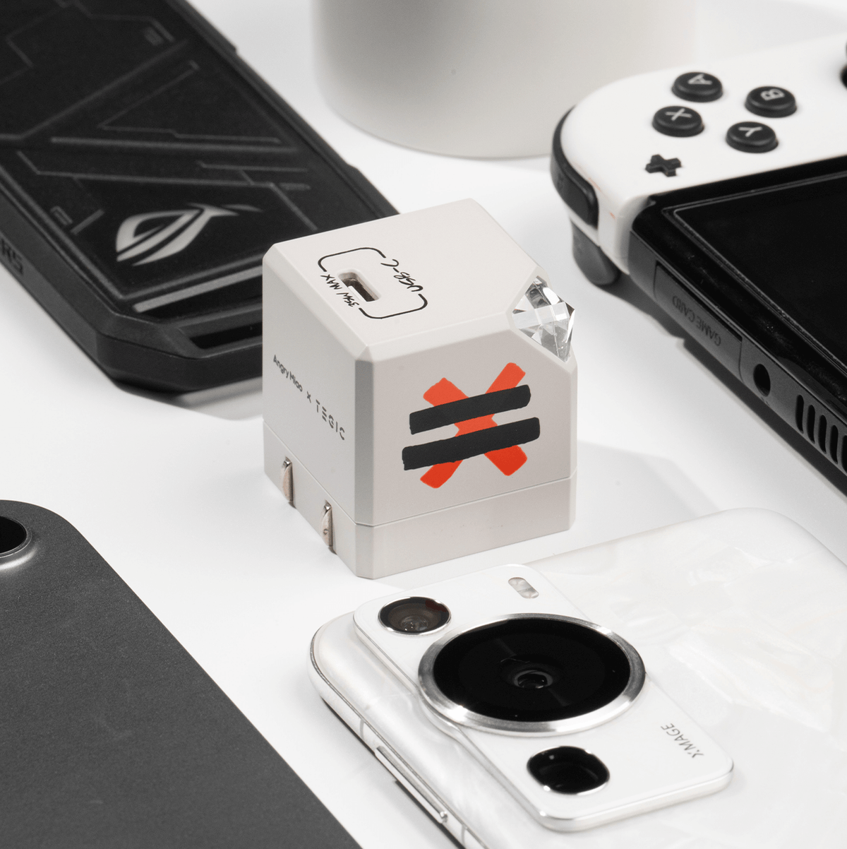 Cybercharge 35W GaN Charger