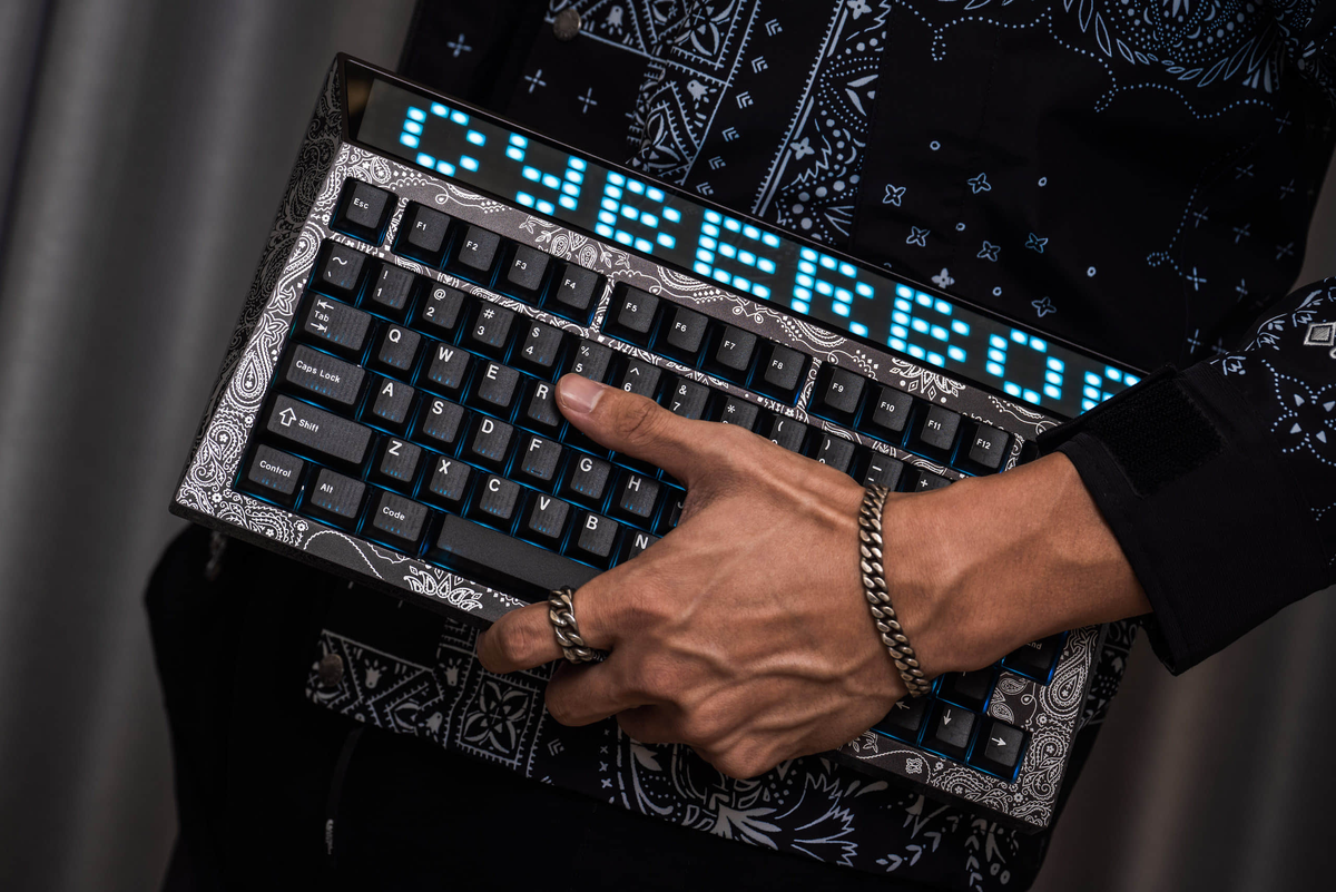 CYBERBOARD R4 Graffiti